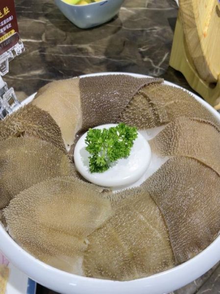 毛肚是什么颜色_毛肚发黑还能吃吗-第2张图片-山城妙识