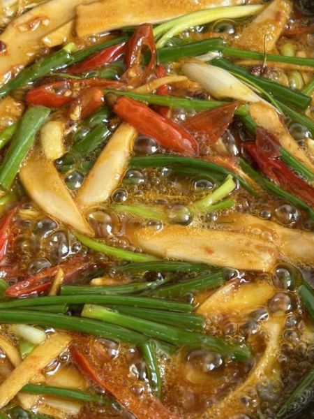 葱烧鲫鱼怎么做_家常做法步骤详解-第1张图片-山城妙识