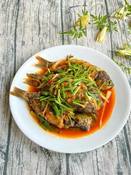 葱烧鲫鱼怎么做_家常做法步骤详解-第2张图片-山城妙识