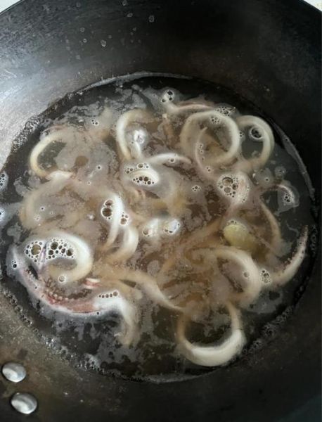 香辣油炸鱿鱼圈怎么做_香辣鱿鱼圈酥脆秘诀-第3张图片-山城妙识 香辣油炸鱿鱼圈怎么做_香辣鱿鱼圈酥脆秘诀-第3张图片-山城妙识