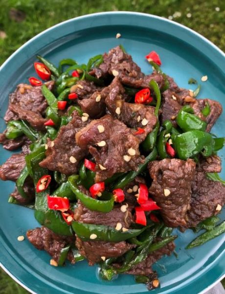 牛肉炒辣椒怎么炒才嫩_牛肉炒辣椒用哪个部位最好-第1张图片-山城妙识 牛肉炒辣椒怎么炒才嫩_牛肉炒辣椒用哪个部位最好-第1张图片-山城妙识