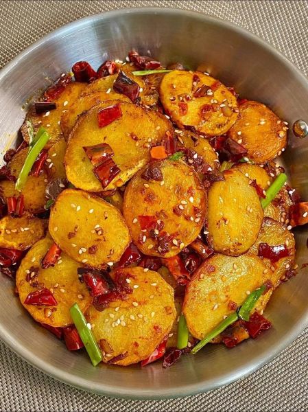 干锅土豆片怎么做_干锅土豆片用哪种土豆最好-第1张图片-山城妙识