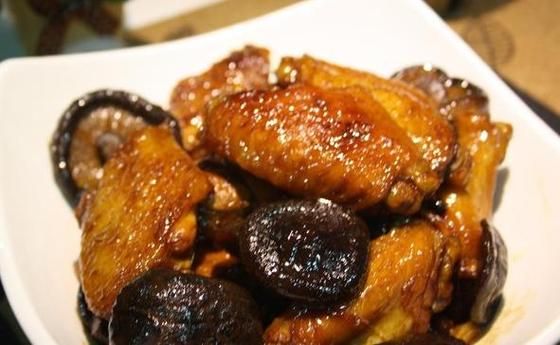 香菇炖鸡翅怎么做_香菇炖鸡翅要焯水吗-第3张图片-山城妙识