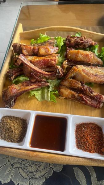 烤羊排图片大全高清_如何烤出外焦里嫩的羊排-第1张图片-山城妙识