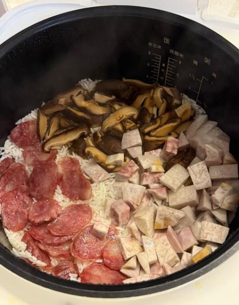 电饭煲怎么做煲仔饭_电饭煲煲仔饭教程-第3张图片-山城妙识