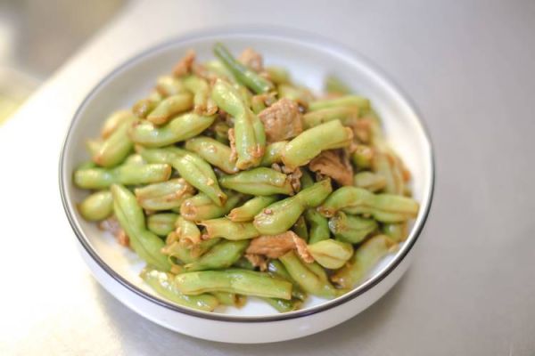 炒芸豆炒肉怎么炒好吃_芸豆炒肉先炒哪个-第2张图片-山城妙识