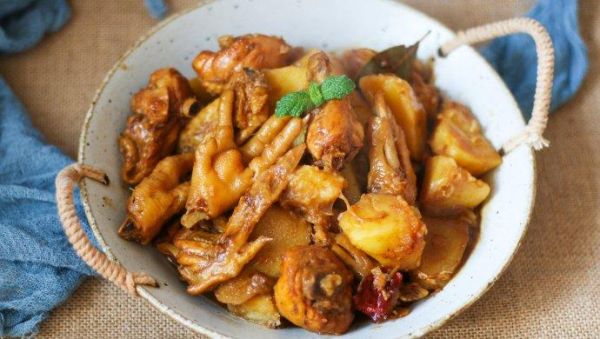 鸡肉炖多久放土豆_什么时候加土豆最好-第2张图片-山城妙识 鸡肉炖多久放土豆_什么时候加土豆最好-第2张图片-山城妙识