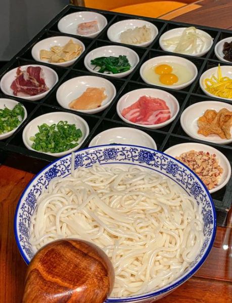 云南过桥米线配料有哪些_正宗做法需要哪些食材-第1张图片-山城妙识 云南过桥米线配料有哪些_正宗做法需要哪些食材-第1张图片-山城妙识