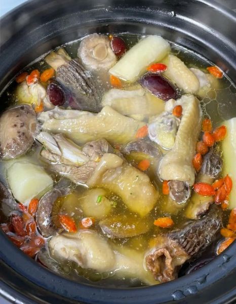 冬菇鸡汤要什么材料_怎么炖才最鲜-第1张图片-山城妙识 冬菇鸡汤要什么材料_怎么炖才最鲜-第1张图片-山城妙识