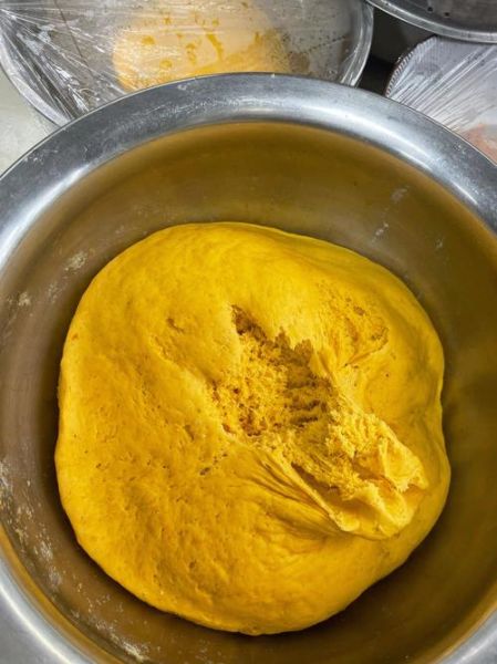 南瓜馒头怎么做才松软好吃_南瓜馒头蒸多久才蓬松-第3张图片-山城妙识