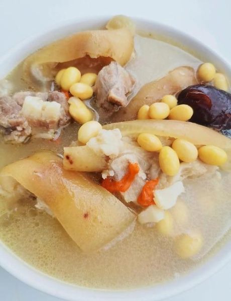 猪脚怎么煲汤好喝_猪脚汤补血做法-第1张图片-山城妙识