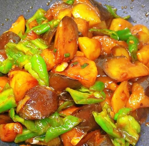 地三鲜怎么做_地三鲜茄子土豆青椒做法-第1张图片-山城妙识