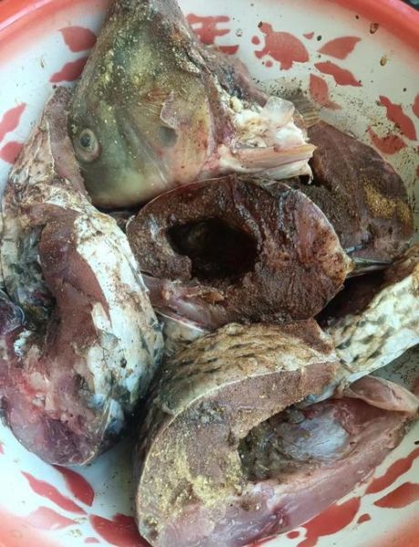 家常炖鲤鱼怎么做_炖鲤鱼去腥技巧-第3张图片-山城妙识