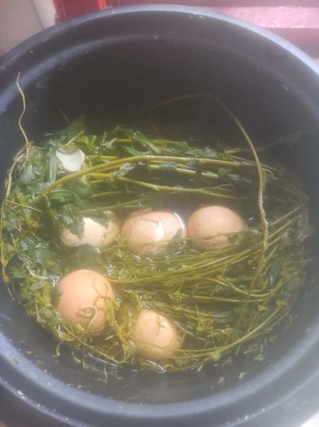 鲜艾叶煮鸡蛋怎么做_鲜艾叶煮鸡蛋的功效与禁忌-第2张图片-山城妙识