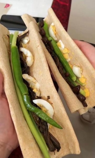 煎饼卷大葱怎么做_正宗山东味-第3张图片-山城妙识