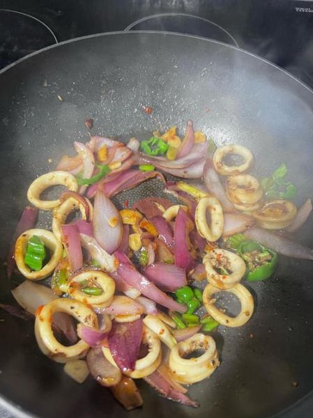 洋葱鱿鱼圈怎么炒好吃_家常做法步骤-第1张图片-山城妙识 洋葱鱿鱼圈怎么炒好吃_家常做法步骤-第1张图片-山城妙识