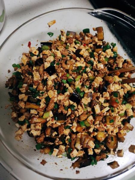 猪肉茄子馅包子怎么做_茄子猪肉包子蒸多久-第3张图片-山城妙识