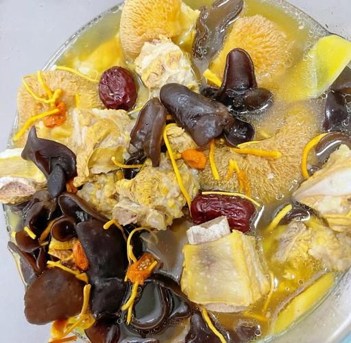 新鲜猴头菇炖排骨怎么做_猴头菇炖排骨要焯水吗-第2张图片-山城妙识