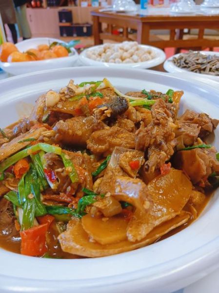 郴州烧鸡公怎么做_正宗郴州烧鸡公做法步骤-第1张图片-山城妙识