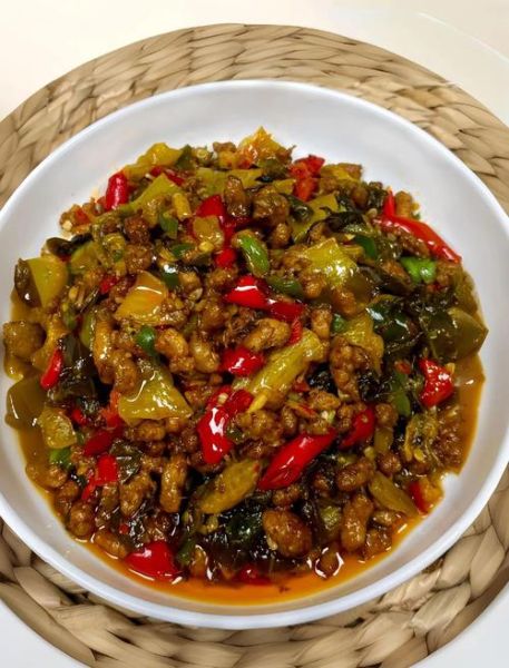 酸菜炒肉怎么炒才好吃_酸菜炒肉的做法窍门-第1张图片-山城妙识