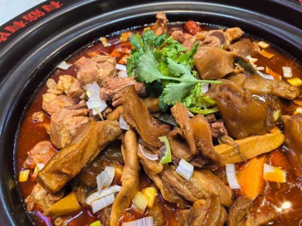 筋头巴脑一锅炖怎么做_筋头巴脑需要焯水吗-第2张图片-山城妙识