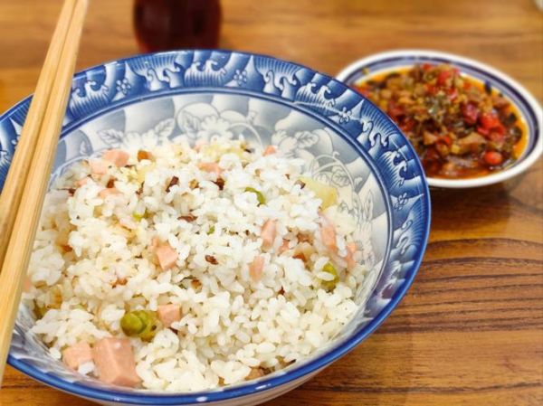 孔洋芋饭怎么做_孔洋芋饭家常做法-第1张图片-山城妙识