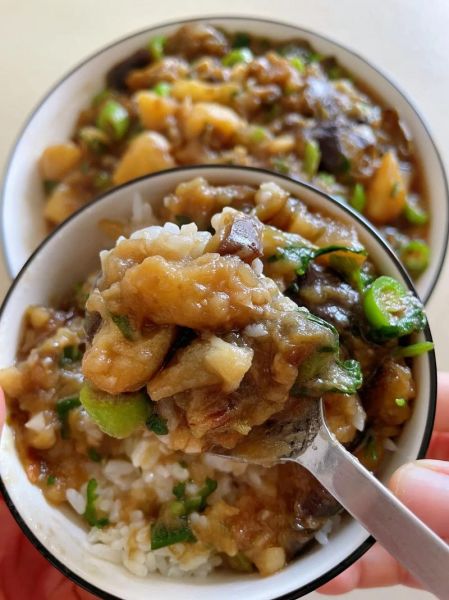 土豆炖茄子怎么做_土豆炖茄子需要焯水吗-第1张图片-山城妙识