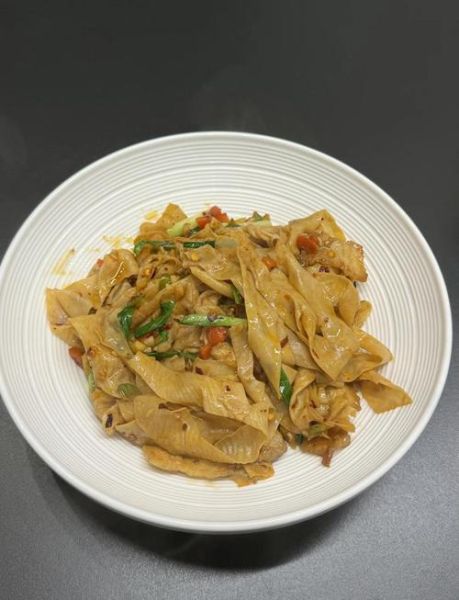 炒豆腐皮怎么炒好吃_豆腐皮炒什么配菜更香-第1张图片-山城妙识