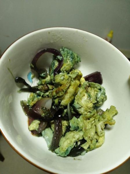 洋葱炒鸡蛋变绿了还能吃吗_变绿原因及安全判断-第1张图片-山城妙识 洋葱炒鸡蛋变绿了还能吃吗_变绿原因及安全判断-第1张图片-山城妙识