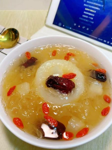 冰糖雪梨银耳汤怎么炖_冰糖雪梨银耳汤的做法步骤-第3张图片-山城妙识
