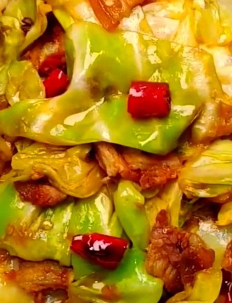 甘蓝炒肉怎么做_甘蓝炒肉用焯水吗-第1张图片-山城妙识