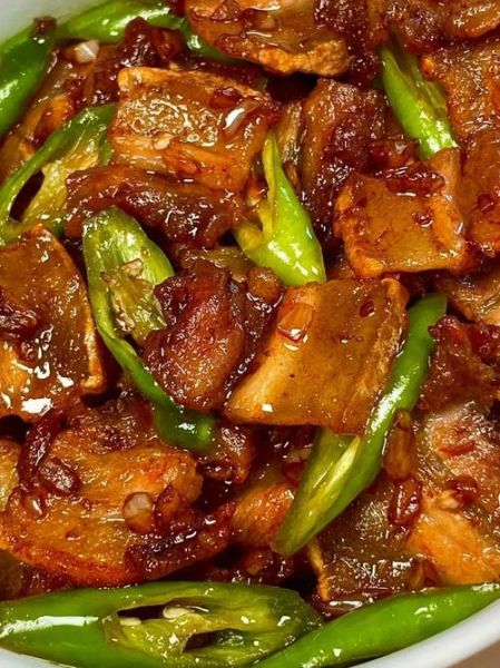 辣椒炒五花肉怎么做好吃_辣椒炒肉先炒辣椒还是先炒肉-第1张图片-山城妙识