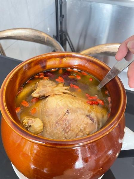 鸡汤怎么熬才金黄_鸡汤熬制详细步骤-第2张图片-山城妙识