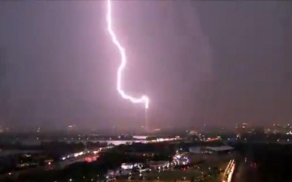 华盛顿纪念碑被雷劈了吗_华盛顿纪念碑雷击原因-第1张图片-山城妙识