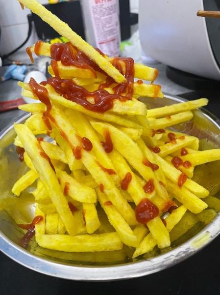 土豆炸薯条怎么做_炸薯条酥脆不回软-第1张图片-山城妙识 土豆炸薯条怎么做_炸薯条酥脆不回软-第1张图片-山城妙识