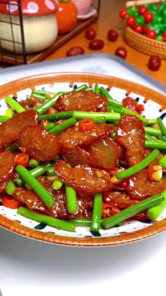 蒜苔炒腊肠怎么炒好吃_蒜苔炒腊肠用焯水吗-第1张图片-山城妙识
