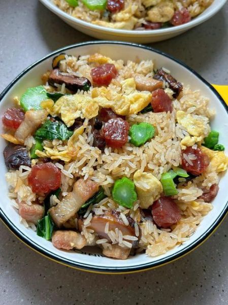 香肠腊肉炒饭怎么做_腊肉炒饭先炒什么-第1张图片-山城妙识
