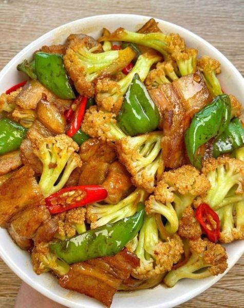 菜花五花肉片怎么炒好吃_家常做法-第1张图片-山城妙识 菜花五花肉片怎么炒好吃_家常做法-第1张图片-山城妙识