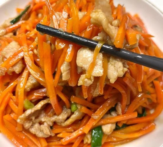 红萝卜怎么炒好吃_红萝卜炒肉做法-第1张图片-山城妙识