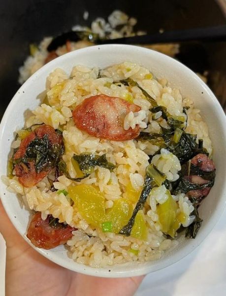 腊肠焖饭怎么做_腊肠焖饭用哪种腊肠-第1张图片-山城妙识 腊肠焖饭怎么做_腊肠焖饭用哪种腊肠-第1张图片-山城妙识