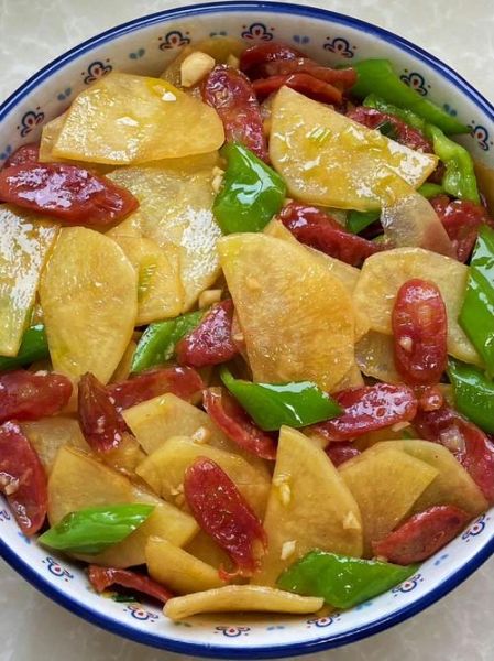 腊肉适合跟什么菜炒_腊肉炒什么菜好吃-第2张图片-山城妙识