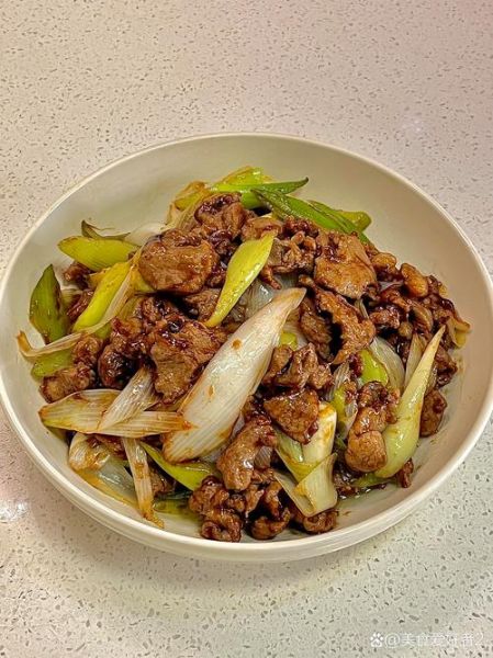 葱爆羊肉怎么做_葱爆羊肉用哪个部位-第1张图片-山城妙识