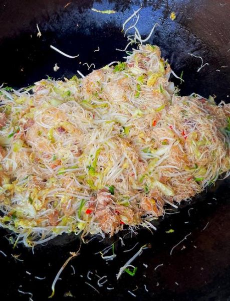 炒米粉怎么炒不粘锅_家常炒米粉的做法步骤-第1张图片-山城妙识