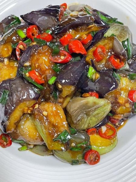 家常蒜香茄子怎么做_茄子不吸油的小窍门-第1张图片-山城妙识