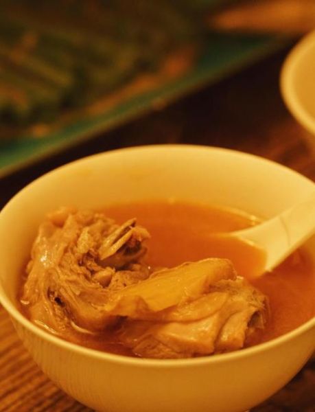 月子餐麻油鸡汤怎么做_麻油鸡汤对产妇有什么好处-第3张图片-山城妙识 月子餐麻油鸡汤怎么做_麻油鸡汤对产妇有什么好处-第3张图片-山城妙识