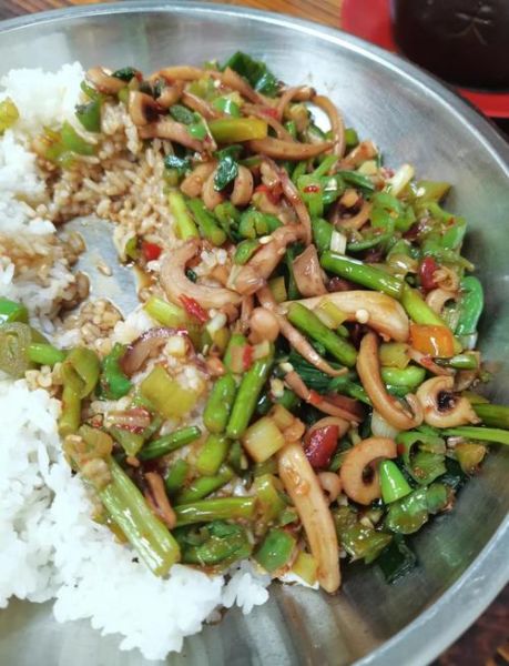 木桶饭有哪些品种_木桶饭和煲仔饭区别-第1张图片-山城妙识