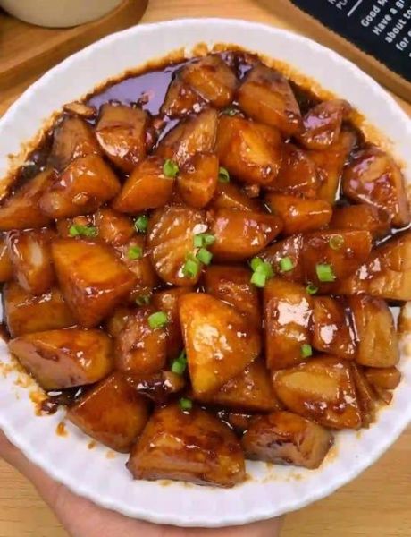 红烧土豆块怎么做才软糯入味_红烧土豆块用不用先焯水-第1张图片-山城妙识 红烧土豆块怎么做才软糯入味_红烧土豆块用不用先焯水-第1张图片-山城妙识