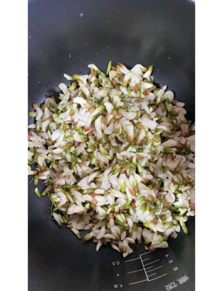 槐花麦饭怎么做_槐花麦饭的做法窍门-第1张图片-山城妙识 槐花麦饭怎么做_槐花麦饭的做法窍门-第1张图片-山城妙识