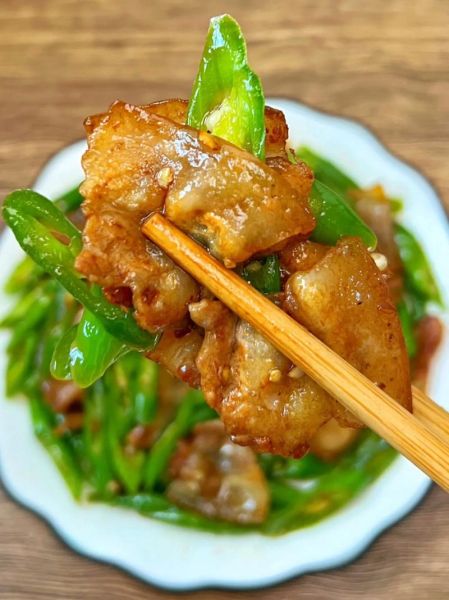 青椒炒肉怎么做才好吃_青椒炒肉家常做法-第2张图片-山城妙识