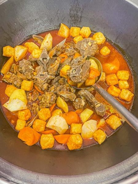 铁锅炖羊肉怎么做_铁锅炖羊肉的家常做法-第1张图片-山城妙识